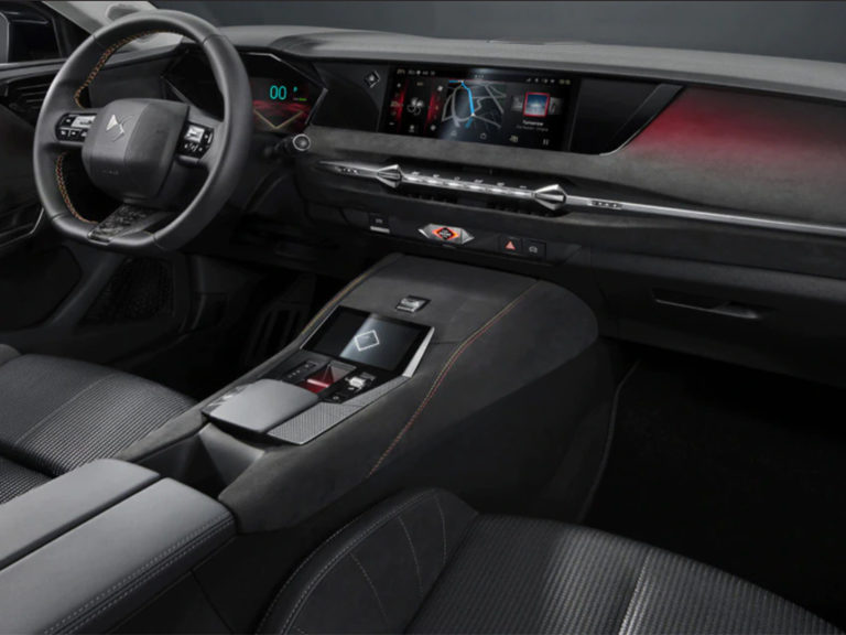 Nuevo DS 4 espectacular lo mires por donde lo mires