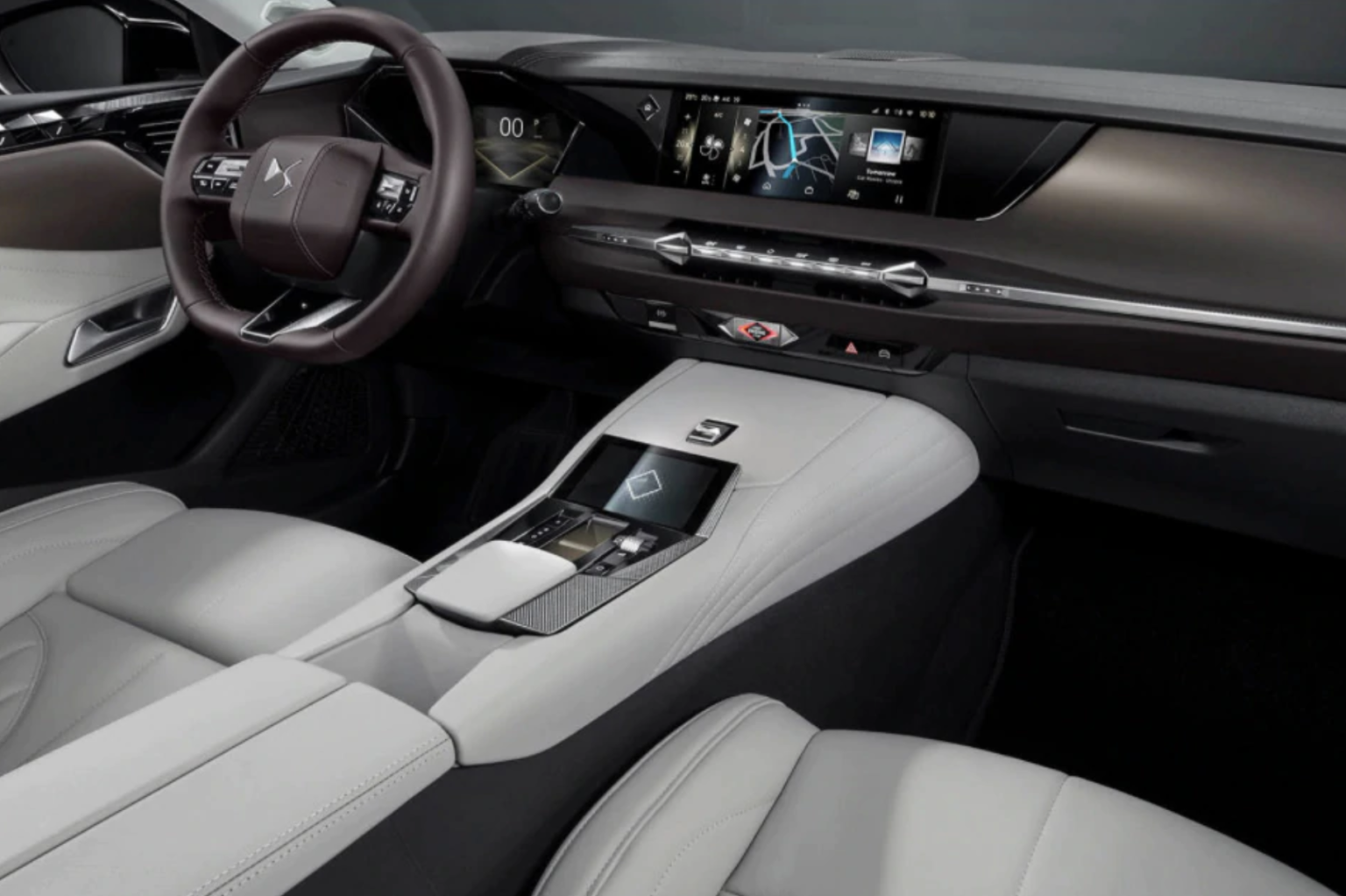 Nuevo DS 4 espectacular lo mires por donde lo mires