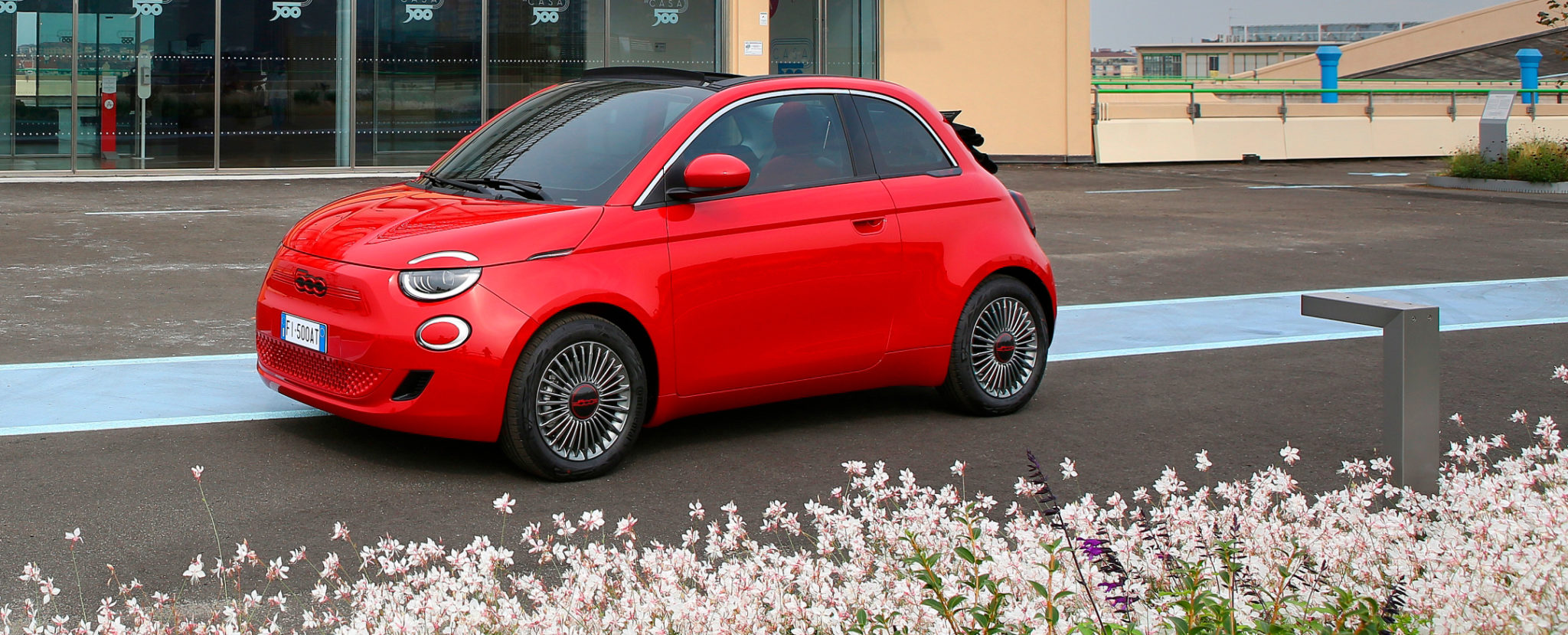 FIAT 500 Red ya está disponible en los Concesionarios