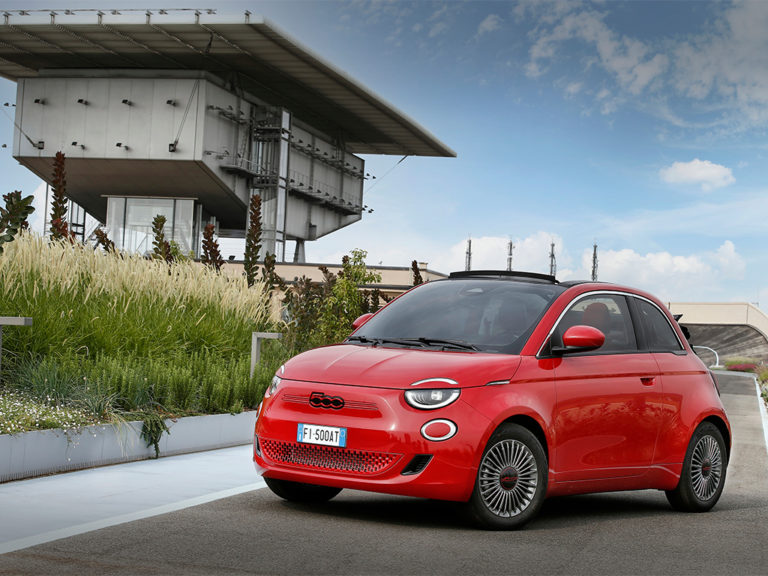 FIAT 500 Red ya está disponible en los Concesionarios