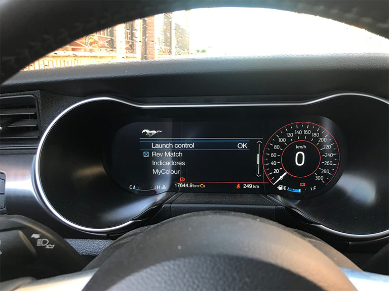 Ford Mustang Mach 1 te transporta a otra dimensión en la carretera