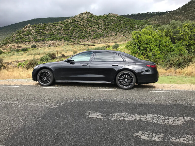 Como novedad está la motorización PHEV denominada S 580 e